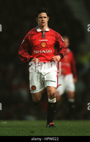 PHILLIP MULRYNE MANCHESTER UNITED FC 26 January 1998 Stock Photo - Alamy