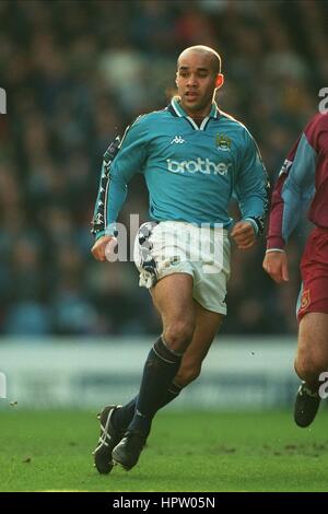 RICHARD EDGHILL MANCHESTER CITY FC 20 November 1995 Stock Photo - Alamy