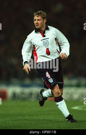 DAVID BATTY ENGLAND & NEWCASTLE UNITED FC 12 October 1998 Stock Photo ...