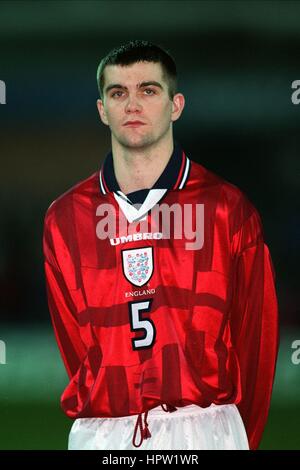 DOMINIC MATTEO LIVERPOOL FC 03 February 1998 Stock Photo - Alamy
