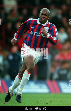 DEAN GORDON CRYSTAL PALACE FC 30 November 1994 Stock Photo - Alamy