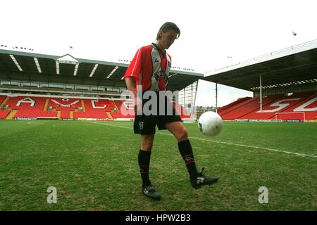 WAYNE QUINN SHEFFIELD UNITED FC 19 March 1998 Stock Photo - Alamy