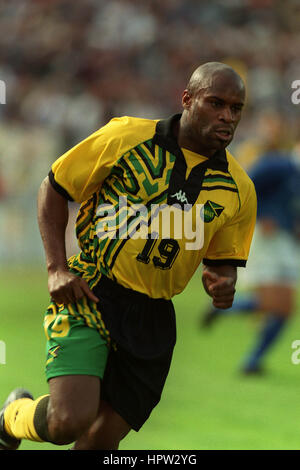 FRANK SINCLAIR JAMAICA & CHELSEA FC 22 June 1998 Stock Photo - Alamy
