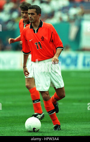 PHILLIP COCU HOLLAND & PSV EINDHOVEN 09 September 1997 Stock Photo - Alamy