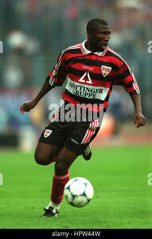JONATHAN AKPOBORIE VFB STUTTGART 25 August 1998 Stock Photo - Alamy