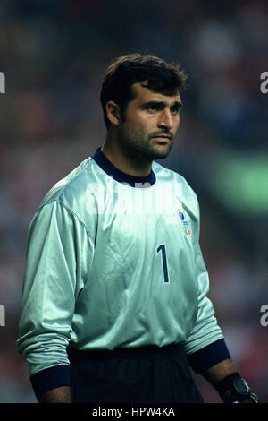 ANGELO PERUZZI ITALY & JUVENTUS FC 11 October 1997 Stock Photo - Alamy