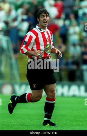 PAUL BUTLER SUNDERLAND FC 26 July 1998 Stock Photo - Alamy