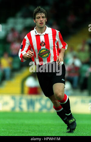 PAUL BUTLER SUNDERLAND FC 26 July 1998 Stock Photo - Alamy