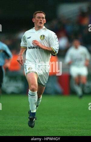 DAVID HOPKIN LEEDS UNITED FC 29 November 1998 Stock Photo - Alamy