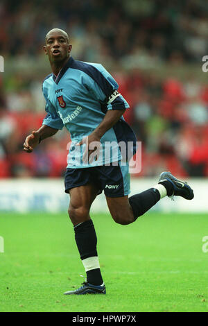IAN WRIGHT WEST HAM UNITED FC 31 October 1998 Stock Photo - Alamy