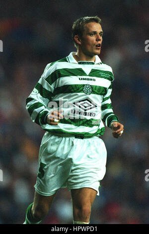 SIMON DONNELLY GLASGOW CELTIC FC 10 October 1994 Stock Photo - Alamy
