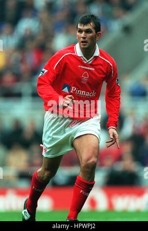 NEIL SHIPPERLEY NOTTINGHAM FOREST FC 26 September 1998 Stock Photo - Alamy