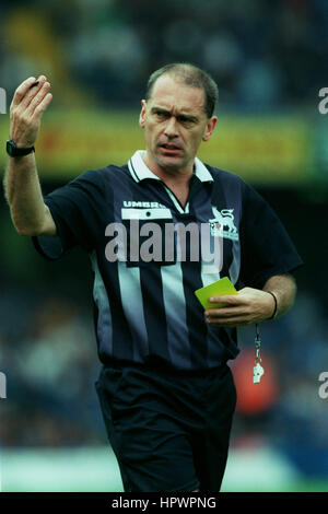 MIKE REED PREMIER LEAGUE REFEREE 03 August 1998 Stock Photo - Alamy