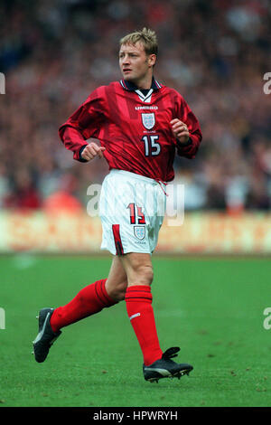 DAVID BATTY ENGLAND & NEWCASTLE UNITED FC 12 October 1998 Stock Photo ...