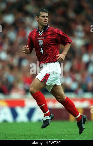 ROBERT LEE ENGLAND & NEWCASTLE UNITED FC 12 February 1998 Stock Photo ...