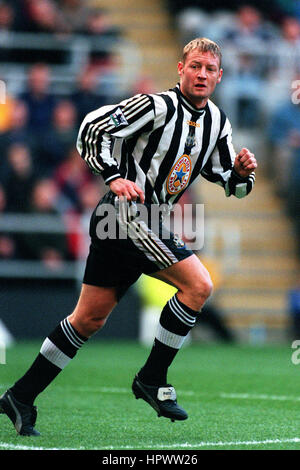 DAVID BATTY NEWCASTLE UNITED FC 07 October 1997 Stock Photo - Alamy