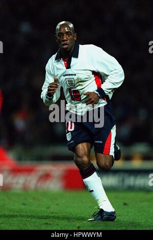 IAN WRIGHT ENGLAND & WEST HAM UNITED FC 18 November 1998 Stock Photo ...