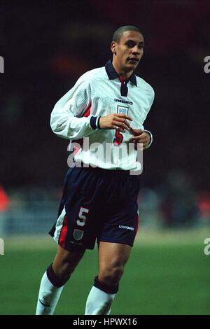 RIO FERDINAND ENGLAND & WEST HAM UNITED FC 05 June 1999 Stock Photo - Alamy