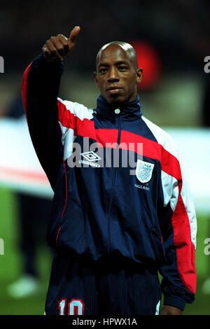 IAN WRIGHT ENGLAND & WEST HAM UNITED FC 18 November 1998 Stock Photo ...