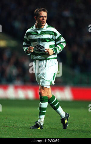 SIMON DONNELLY GLASGOW CELTIC FC 20 October 1995 Stock Photo - Alamy