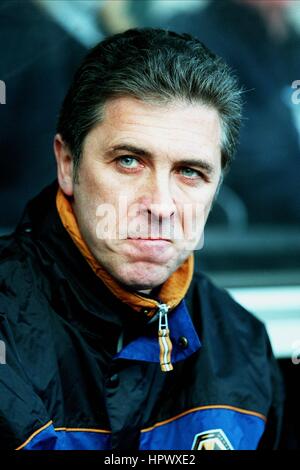 COLIN LEE WOLVERHAMPTON FC MANAGER 08 August 1999 Stock Photo - Alamy