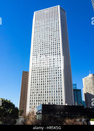 Shinjuku Sumitomo Building in Tokyo - TOKYO / JAPAN - JUNE 17, 2018 ...