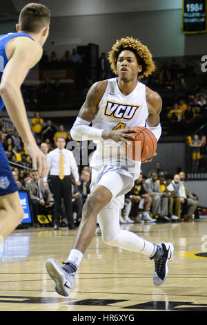 February 22, 2017 - JUSTIN TILLMAN (4) reaches for the ball during the ...