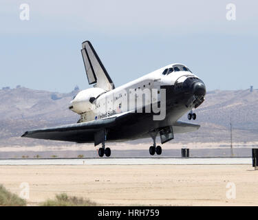 STS-117, Space Shuttle Atlantis Launch, 2007 Stock Photo - Alamy