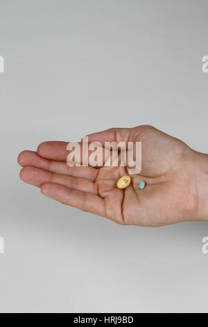 Progesterone 200mg and Estradiol 2mg Stock Photo - Alamy