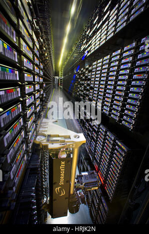 StorageTek Robotic Tape Storage Stock Photo - Alamy