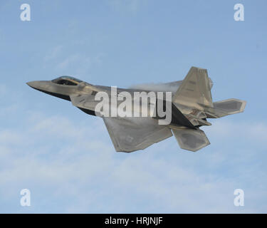 Lockheed Martin F-22 Raptor flying at mach 2 fighter jet supersonic ...