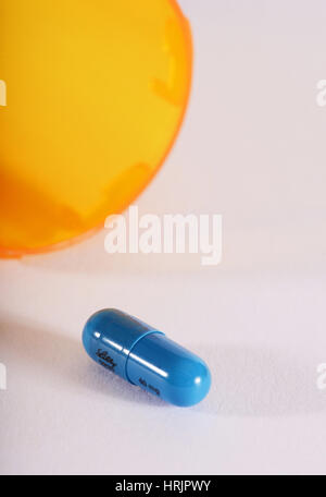 Strattera Pill 25mg Stock Photo - Alamy