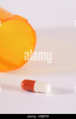 Strattera Pill with Bottle Stock Photo - Alamy