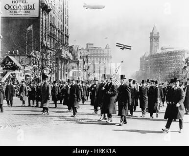 World War One Victory Parade at George Square Glasgow in front of Lord ...