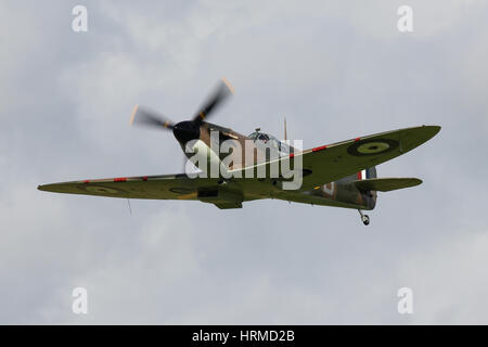 Supermarine Spitfire Mk IIa P7350 is the oldest airworthy Spitfire in ...
