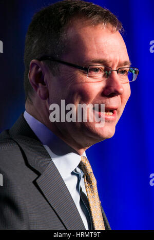 Alaska Airlines CEO Brad Tilden wears a Seattle Mariners jersey with ...