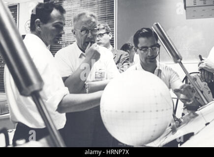 Gerard P. Kuiper (1905-1973), Dutch born American astronomer, holding ...