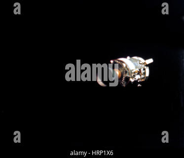 Damaged Apollo 13 Service Module Stock Photo: 35954995 - Alamy