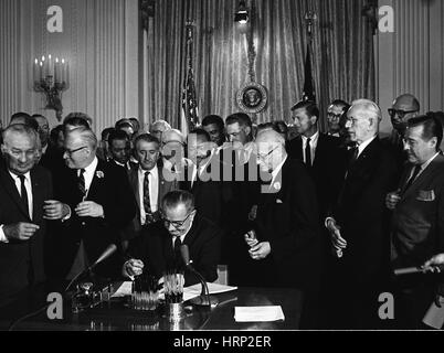 President Johnson Signs Civil Rights Act of 1964 Stock Photo - Alamy