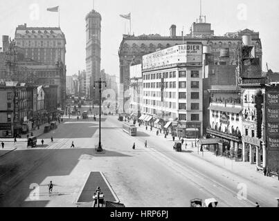 NYC, Times Square, Astor Theatre, 1900s Stock Photo - Alamy