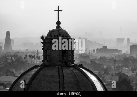 Smog in Mexico City Stock Photo - Alamy