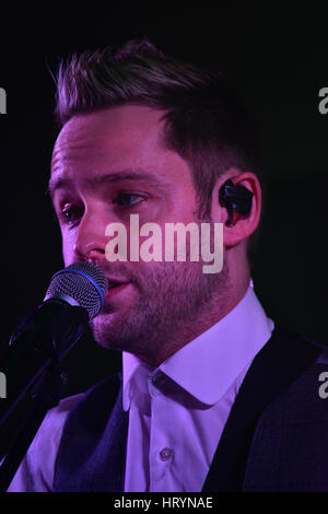 Irish Country Music Singer/Songwriter Derek Ryan in Concert.. Credit ...