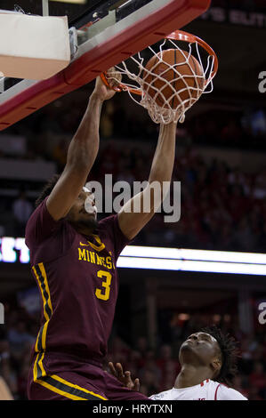 Minnesota Gophers forward Jordan Murphy (3) defends against Iowa ...