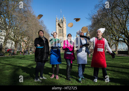L-R Baroness Bertin, Naga Munchetty, Mo Flynn (CEO Rehab), Tracey ...