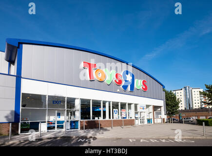 Toys r us store sign shop logo exterior leeds Birstall retail park ...
