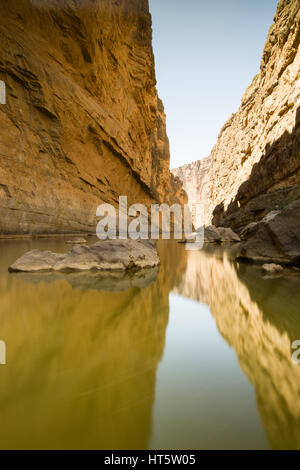 Landscape with cliffs in Santa Elena Canyon and Rio Grande River, Big ...