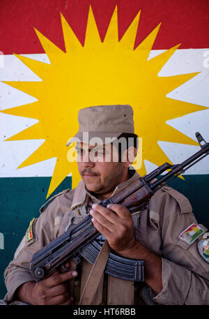 Kudish Peshmerga fighters on the front line with isis during Mosul ...