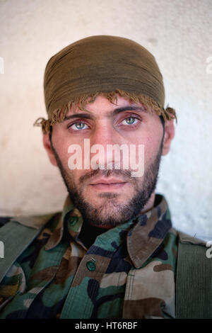Kudish Peshmerga fighters on the front line with isis during Mosul ...
