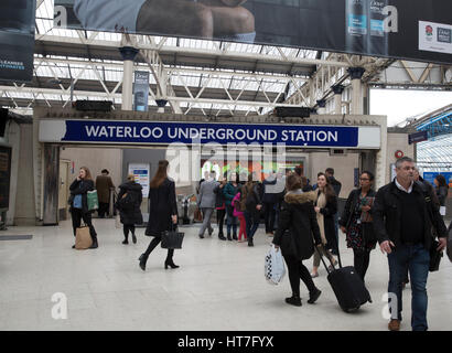 Platform edge doors at Waterloo Station on the Jubilee Line Extension ...