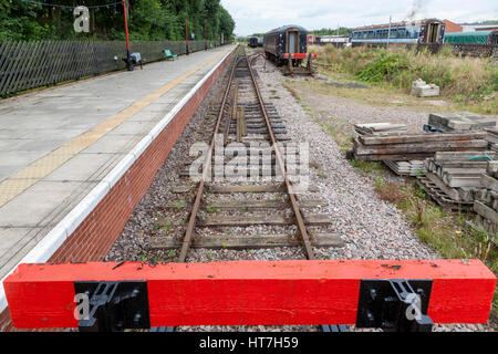 Buffers at the end of a station platform Stock Photo: 81407960 - Alamy